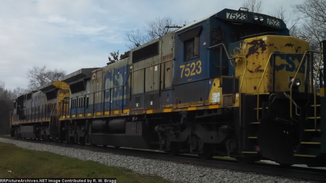 CSX 7523 (C40-8)